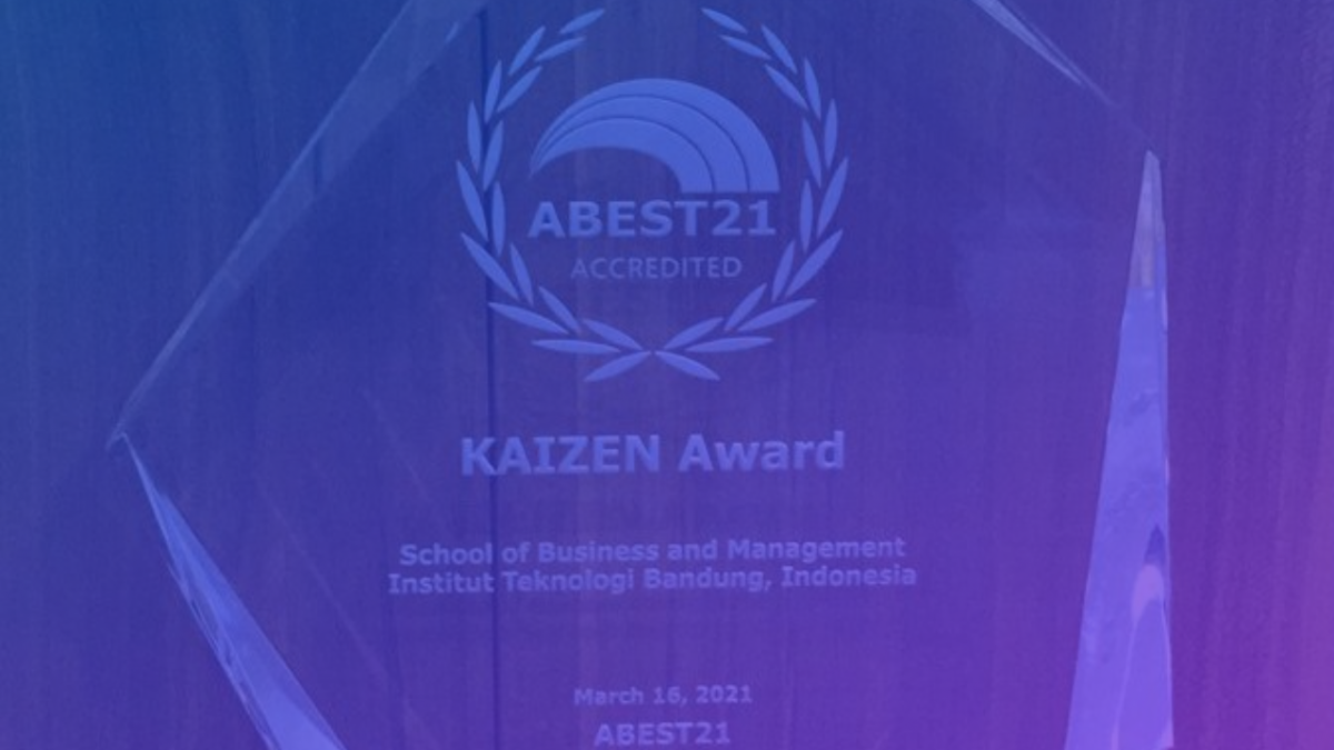 SBM ITB receive Kaizen Award from ABEST21 - SBM ITB