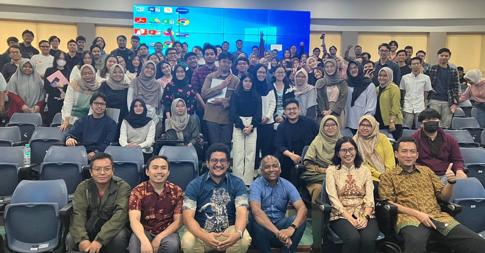 A Professor from the University of Waterloo discusses cyber security in a guest lecture session ...