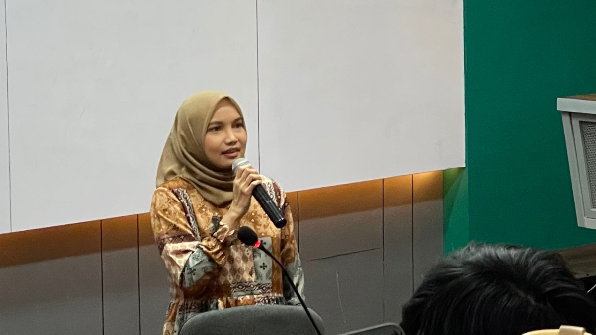 Analyzing big data with Social Network Analysis (SNA) - SBM ITB