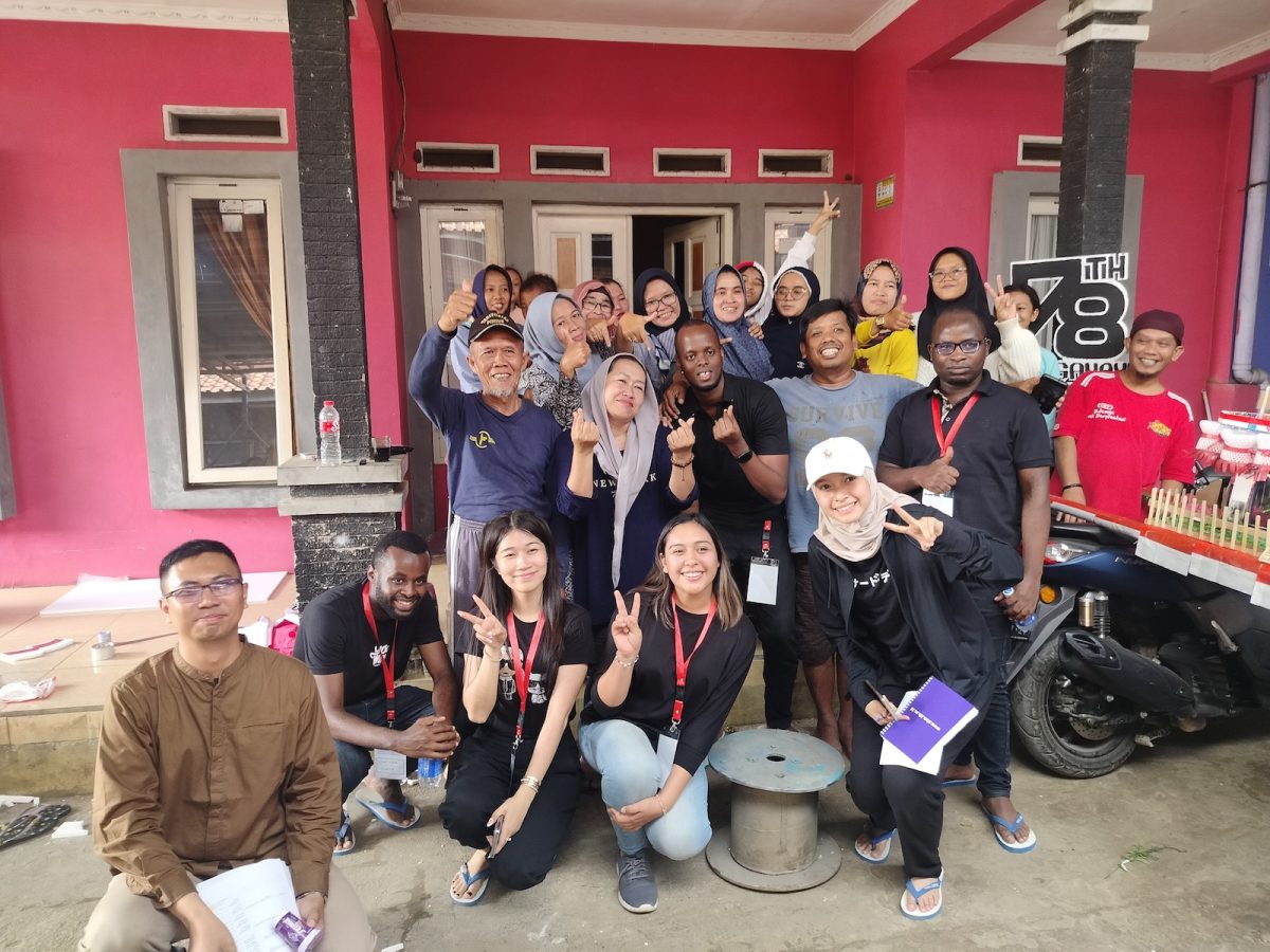 International Virtual Course (IVC) 2023 participants plunge into the Citarum River - SBM ITB