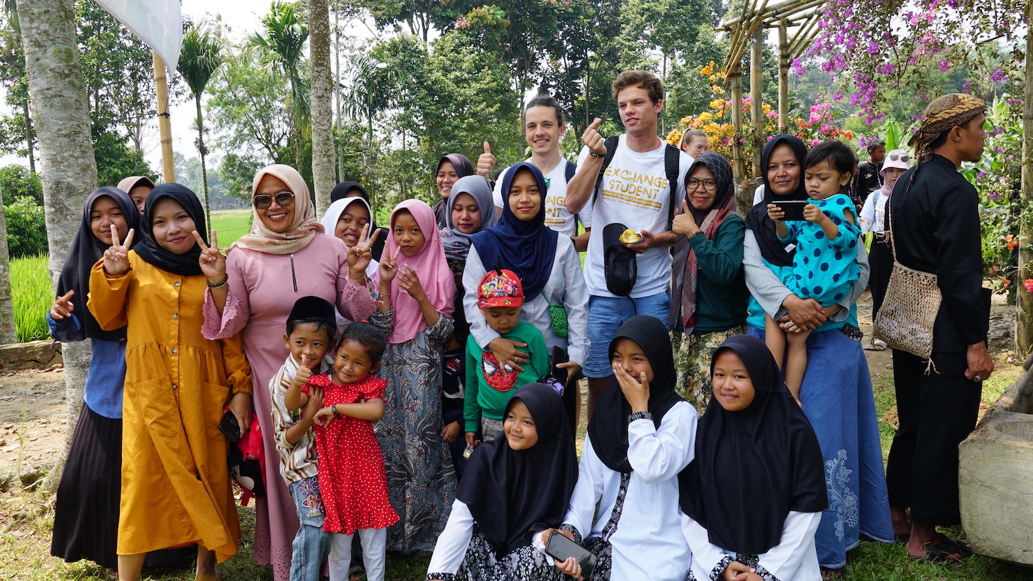 Kunjungi Parakan Ceuri, mahasiswa asing belajar kehidupan Sunda - SBM ITB