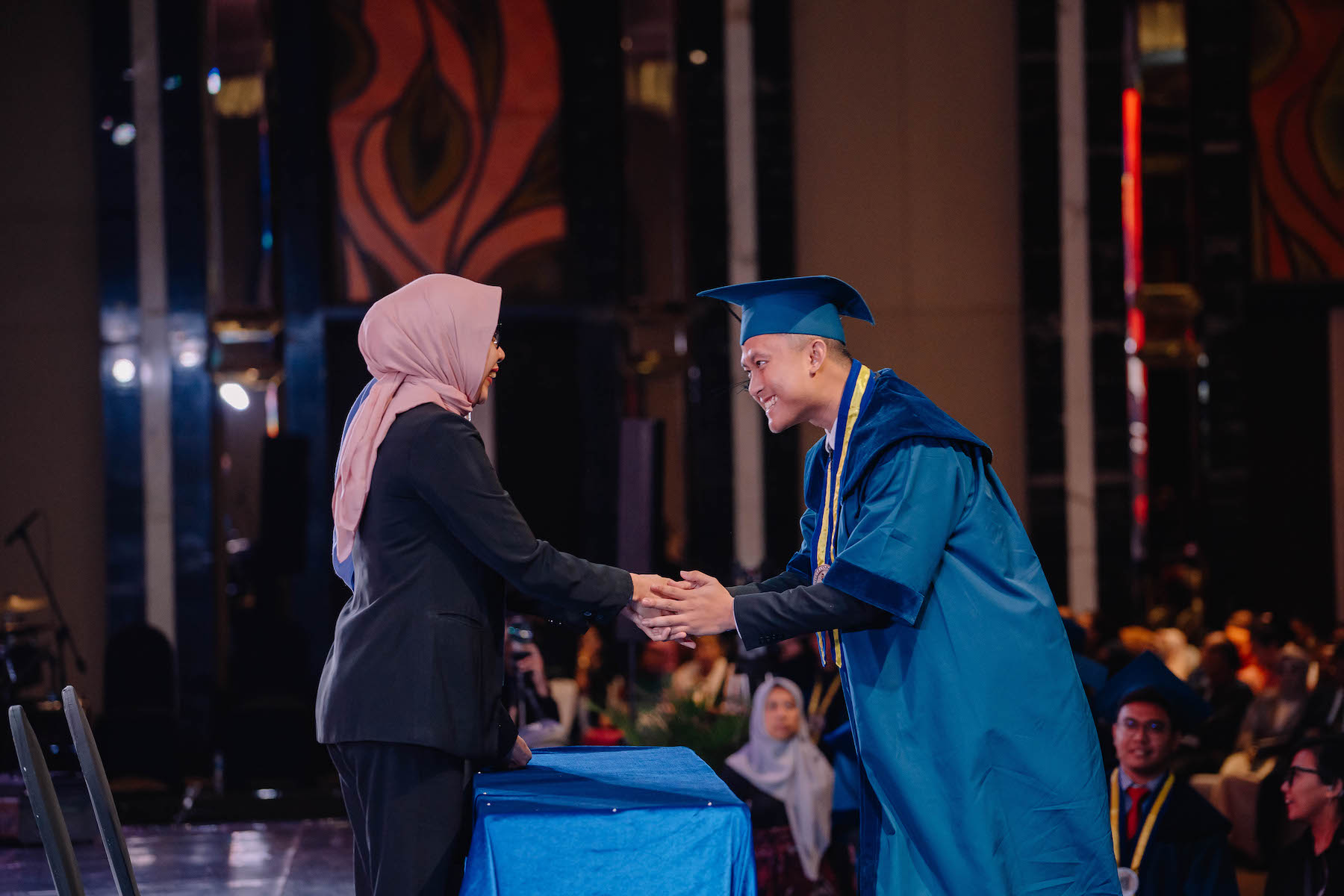 457 graduates attended the second day of SBM ITB's October 2023 ...