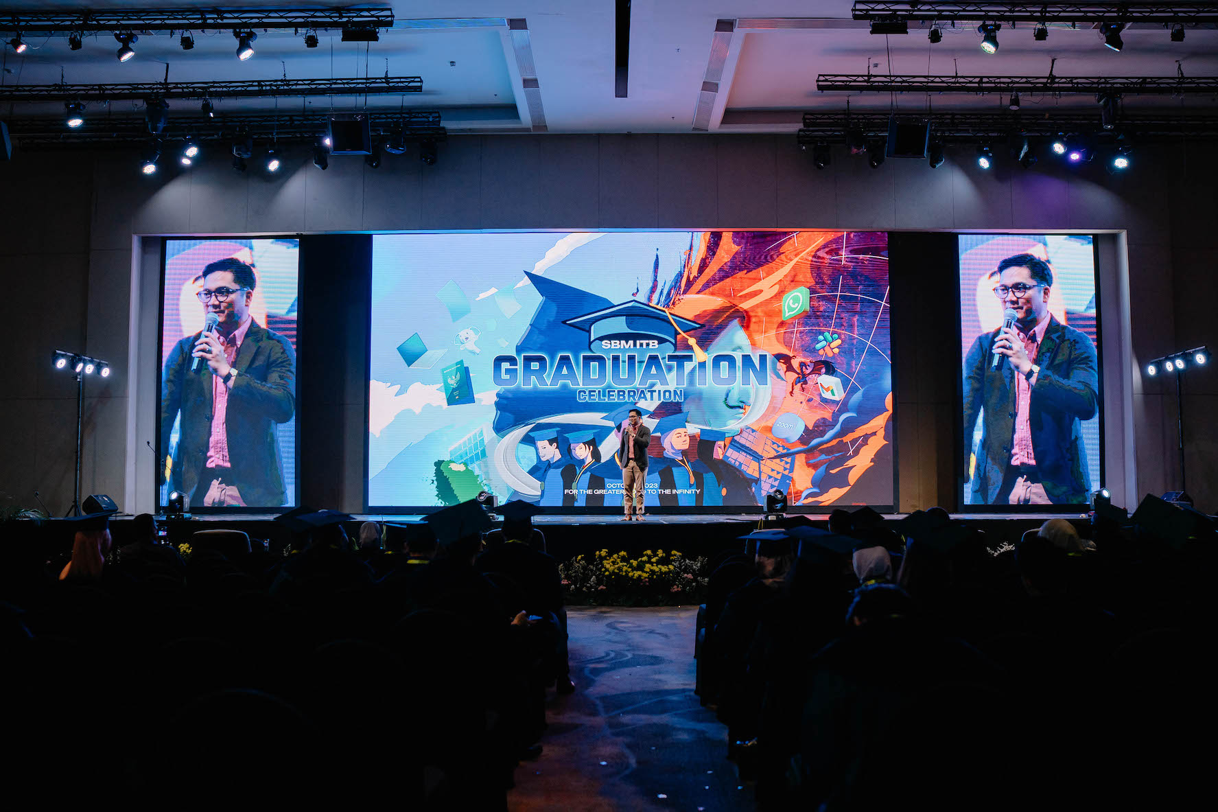 457 graduates attended the second day of SBM ITB's October 2023 ...