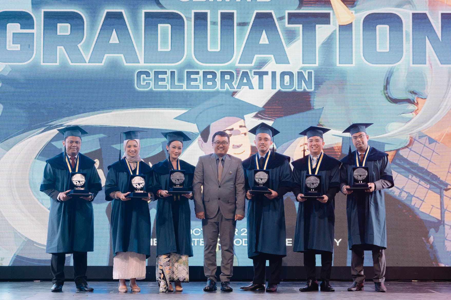 457 graduates attended the second day of SBM ITB's October 2023 ...