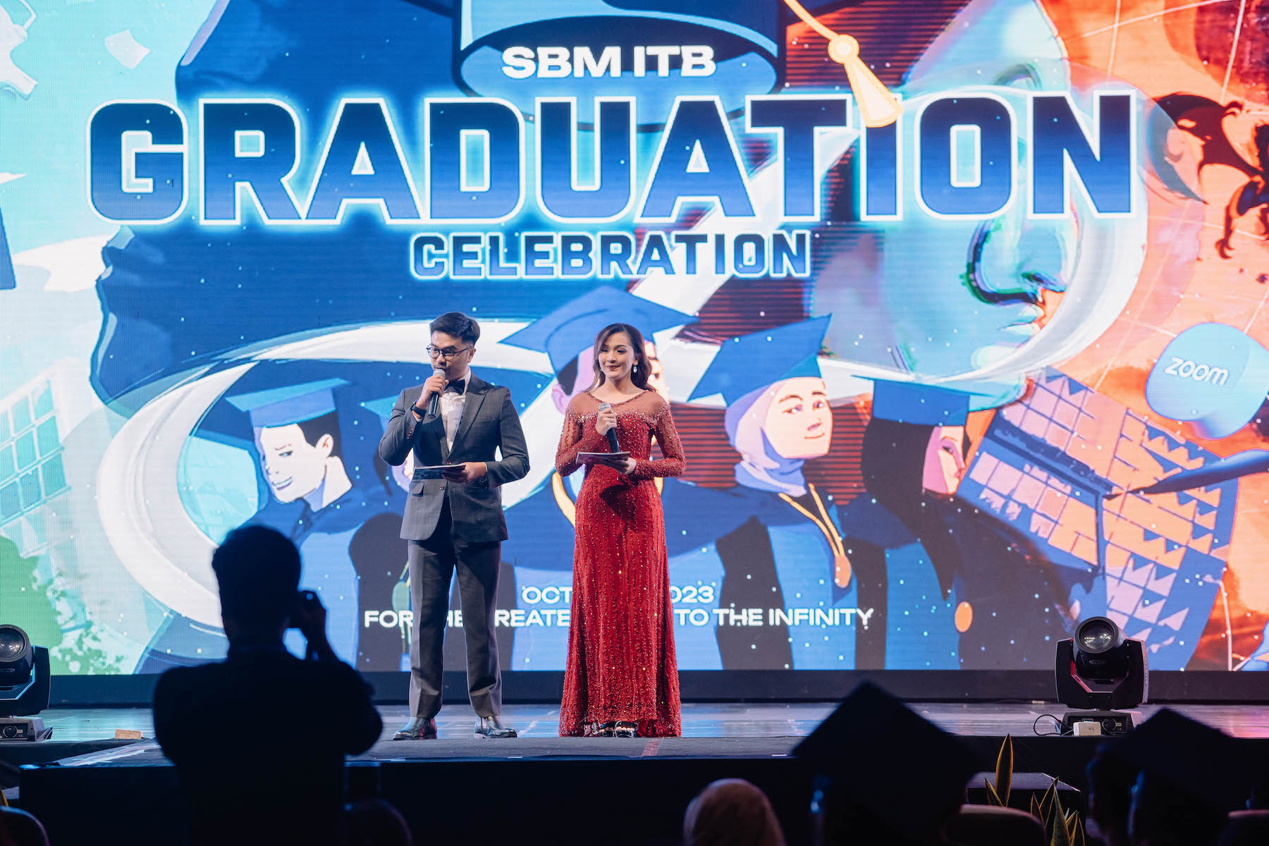 457 graduates attended the second day of SBM ITB's October 2023 ...