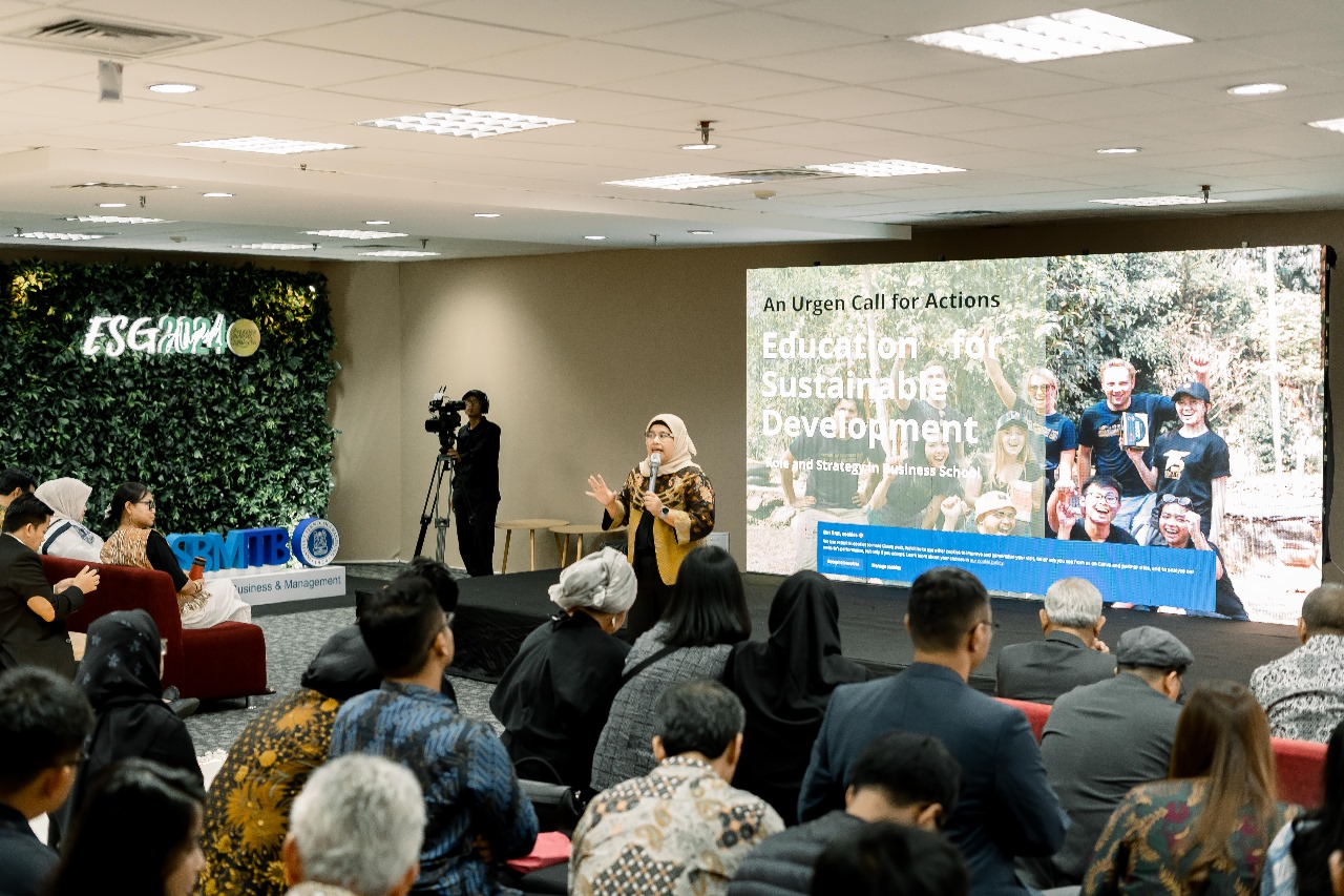 20 years of SBM ITB, awards presented to Prof. Emil Salim and 32 institutions and individuals ...