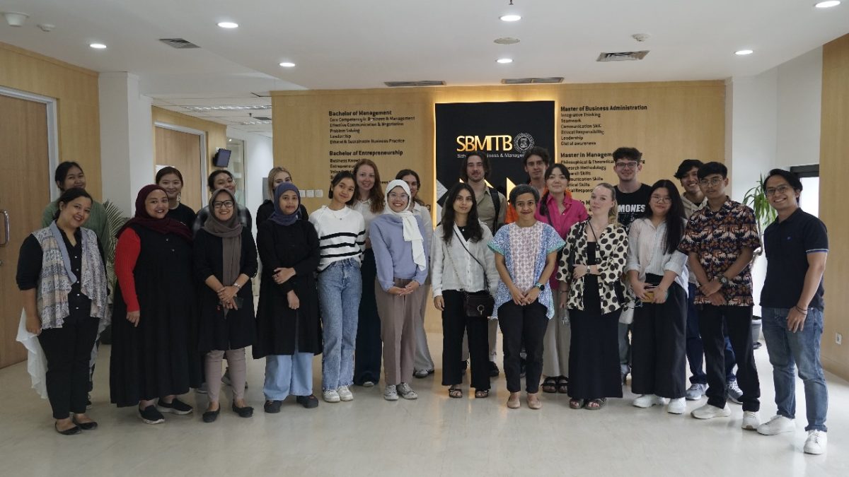 Welcoming international students, SBM ITB initiates a student buddy ...