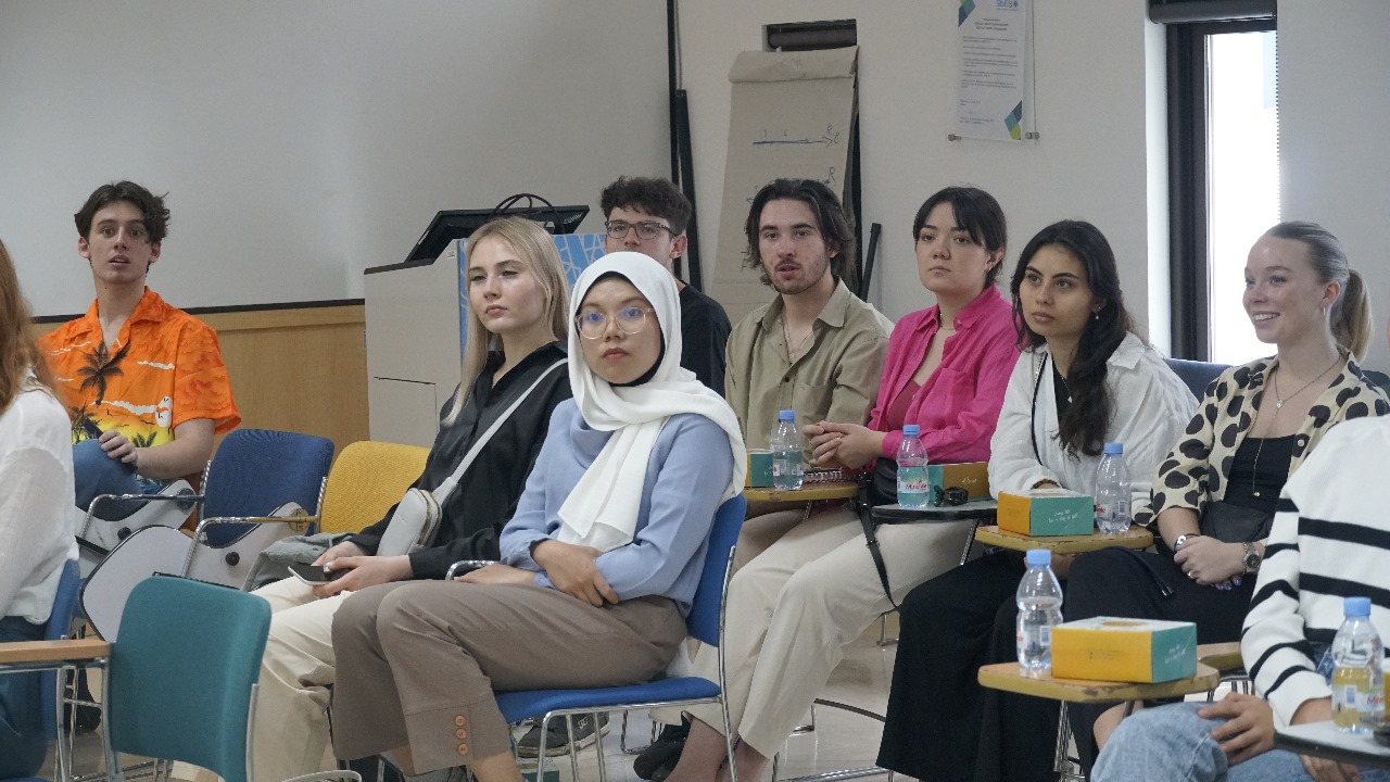 Welcoming international students, SBM ITB initiates a student buddy ...