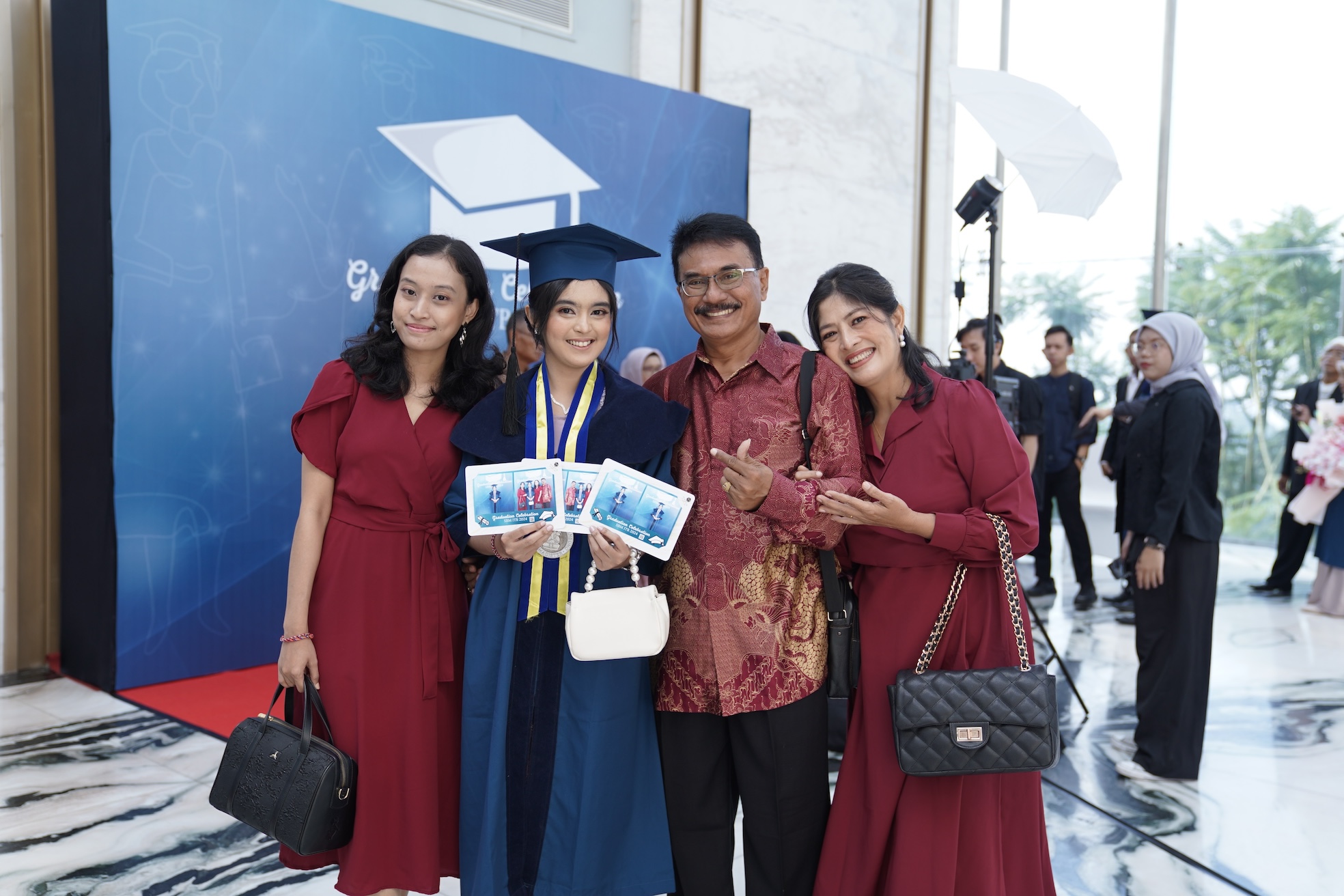 480 Graduates participated in the SBM ITB Graduation Ceremony, all ...