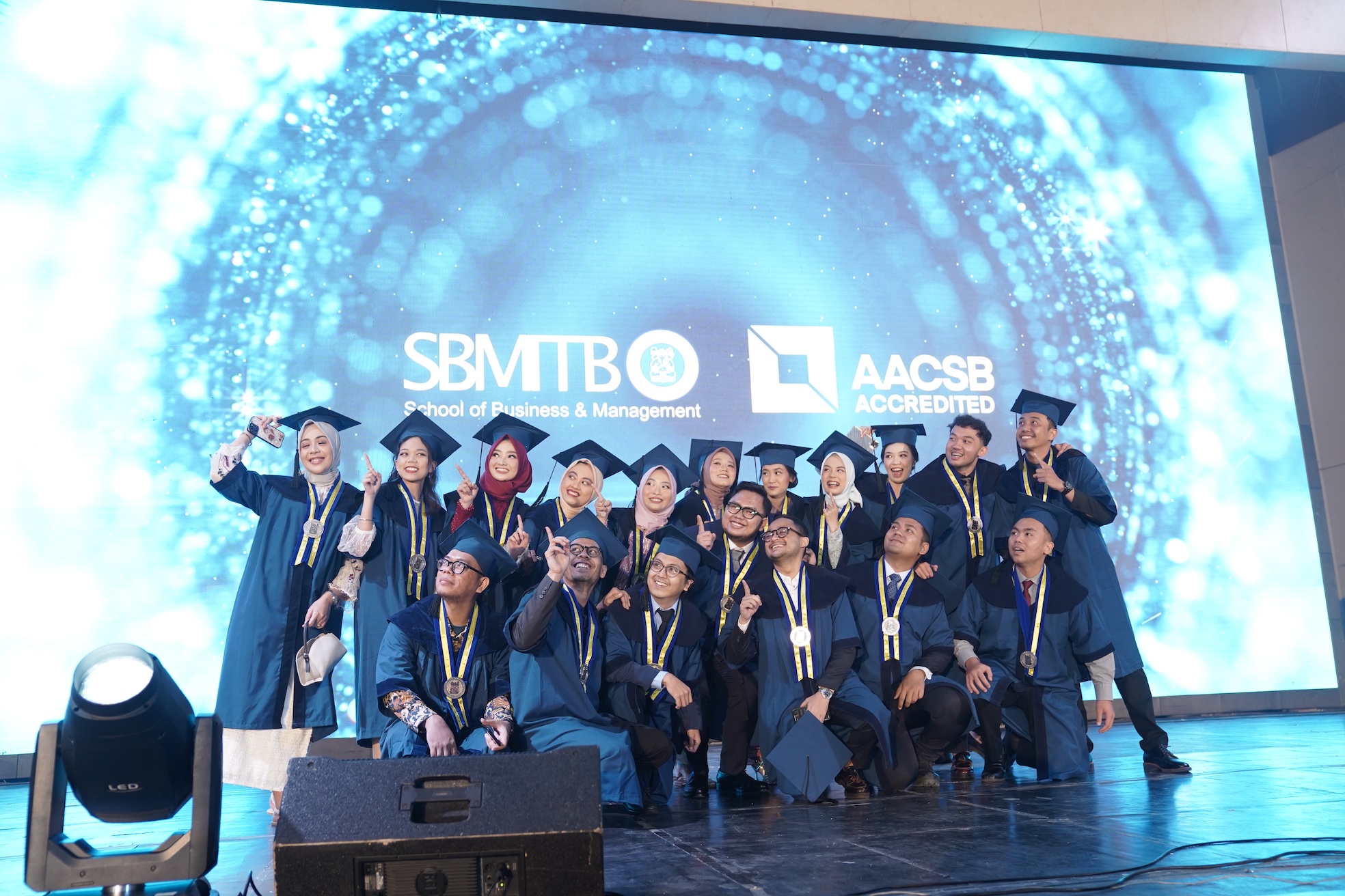 480 Graduates participated in the SBM ITB Graduation Ceremony, all ...