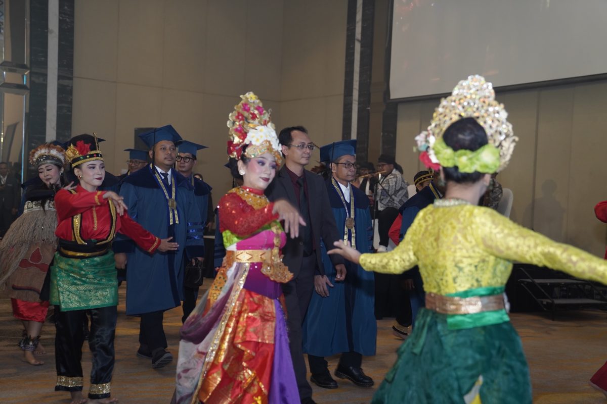 480 Graduates participated in the SBM ITB Graduation Ceremony, all ...