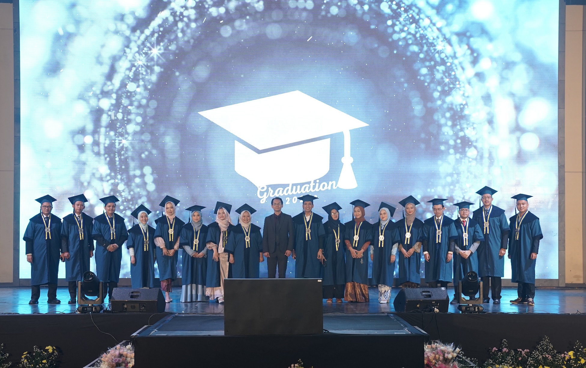 480 Graduates participated in the SBM ITB Graduation Ceremony, all ...