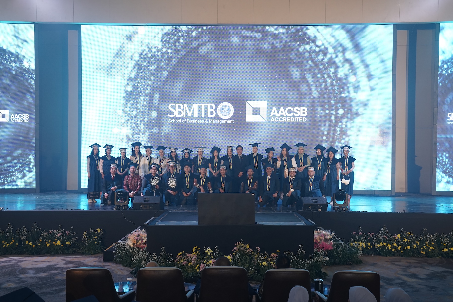 480 Graduates participated in the SBM ITB Graduation Ceremony, all ...