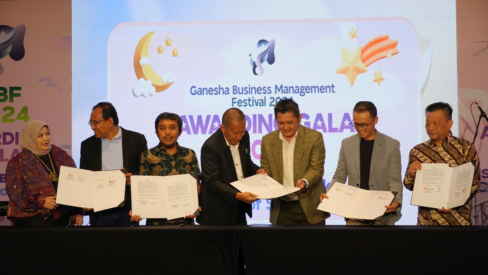 Expanding social Impact, SBM ITB collaborates with 11 industrial ... Expanding social Impact, SBM ITB collaborates with 11 industrial ...