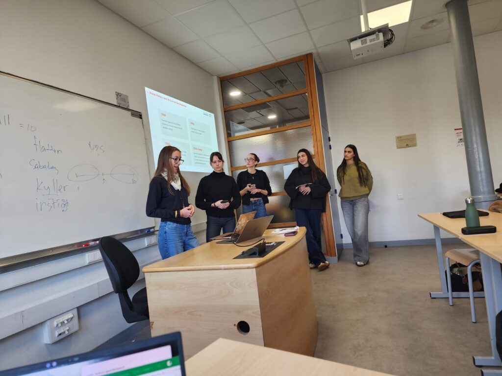 Dosen SBM ITB mengajar pemasaran di IAE Lyon, menghadirkan branding ...